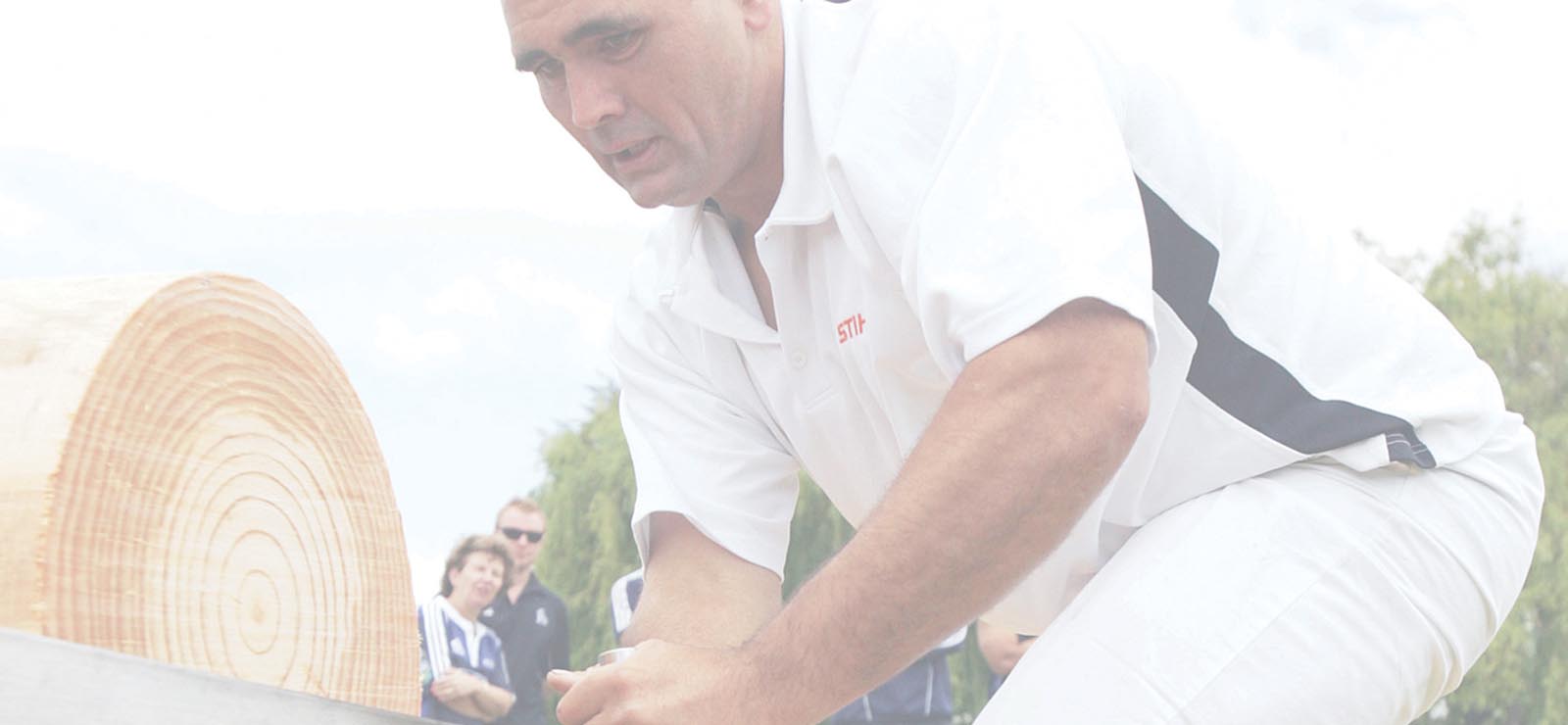 WOOD CHOPPING - TAPAHI RĀKAU - Māori Sports Database